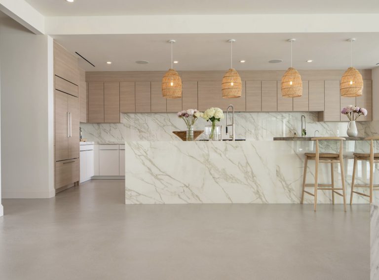 DECORATING WITH MICROCEMENT: THE TREND THAT IS HERE TO STAY - CEMHER